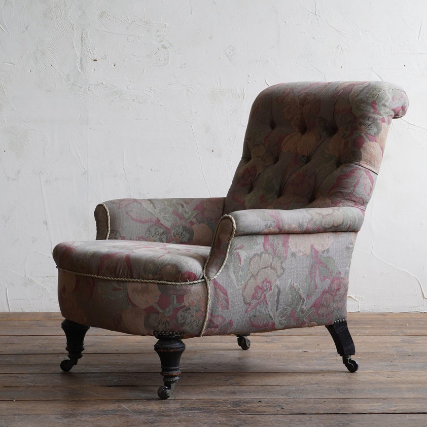 Antique Armchair - howard hammond style. – KONTRAST